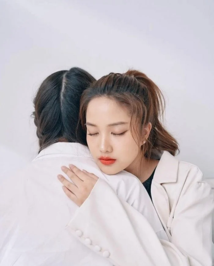 超香辦公室女女戀!泰國gl劇《粉紅理論》總裁愛上小職員互動甜炸! Lalatai 拉拉台