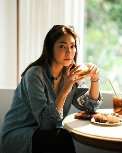 拉花痴｜萬國小姐冠軍Faye Peraya英氣十足！本色演出GL劇《Blank the Series》！ | LalaTai 拉拉台